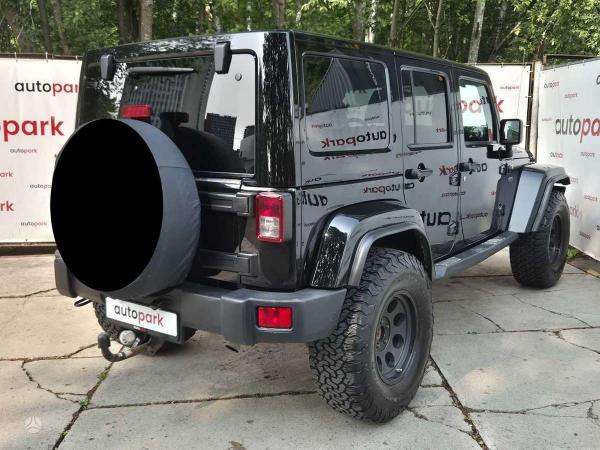 Melns Jeep Wrangler 2017 Viļņa, ar dzinēja tilpumu 2.78 L un nobraukumu 112 tūkst. km par 20900 €, foto 5 vietnē AUTOMOTO.COM.LV