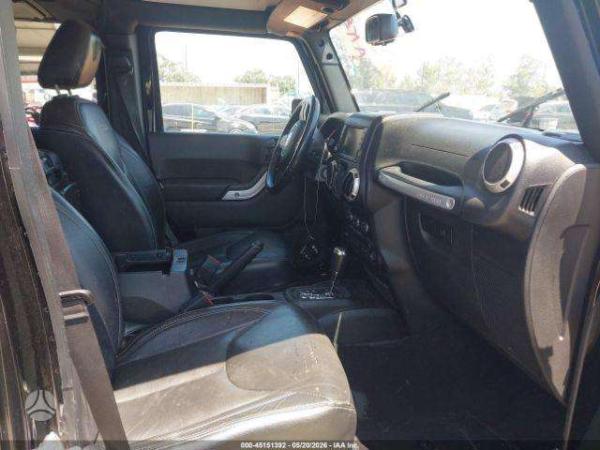 Melns Jeep Wrangler 2018 Klaipėda, ar dzinēja tilpumu 3.60 L un nobraukumu 102 tūkst. km par 8600 €, foto 5 vietnē AUTOMOTO.COM.LV