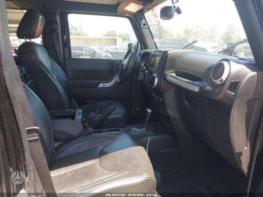 Melns Jeep Wrangler 2018 Klaipėda, ar dzinēja tilpumu 3.60 L un nobraukumu 102 tūkst. km par 8600 €, foto 6 vietnē AUTOMOTO.COM.LV