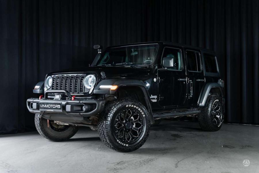 Black Jeep Wrangler 2019 in Vilnius, with an engine capacity of 2.00 L and mileage of 102 thousand km for 43998 €, photo 1 on AUTOMOTO.COM.LV
