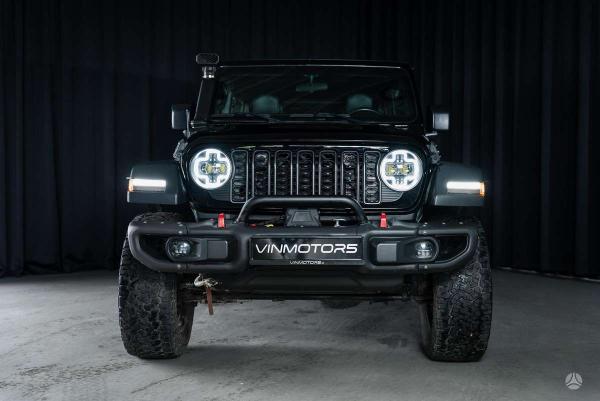 Melns Jeep Wrangler 2019 Viļņa, ar dzinēja tilpumu 2.00 L un nobraukumu 102 tūkst. km par 43998 €, foto 2 vietnē AUTOMOTO.COM.LV