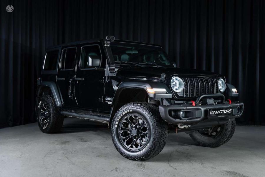 Black Jeep Wrangler 2019 in Vilnius, with an engine capacity of 2.00 L and mileage of 102 thousand km for 43998 €, photo 4 on AUTOMOTO.COM.LV