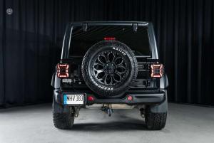 Black Jeep Wrangler 2019 in Vilnius, with an engine capacity of 2.00 L and mileage of 102 thousand km for 43998 €, photo 6 on AUTOMOTO.COM.LV