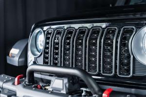 Black Jeep Wrangler 2019 in Vilnius, with an engine capacity of 2.00 L and mileage of 102 thousand km for 43998 €, photo 8 on AUTOMOTO.COM.LV