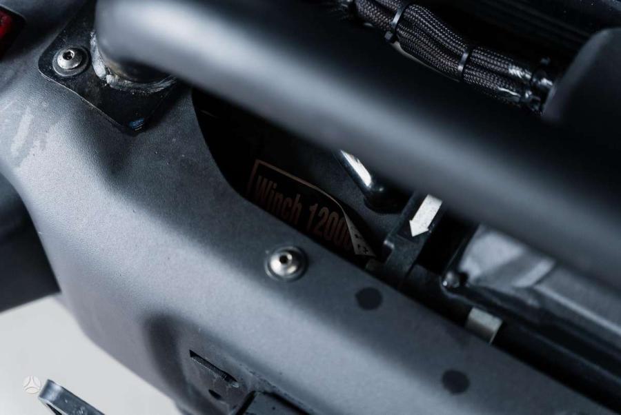 Black Jeep Wrangler 2019 in Vilnius, with an engine capacity of 2.00 L and mileage of 102 thousand km for 43998 €, photo 12 on AUTOMOTO.COM.LV