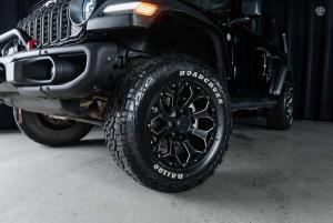 Black Jeep Wrangler 2019 in Vilnius, with an engine capacity of 2.00 L and mileage of 102 thousand km for 43998 €, photo 13 on AUTOMOTO.COM.LV