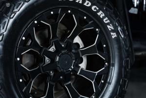 Black Jeep Wrangler 2019 in Vilnius, with an engine capacity of 2.00 L and mileage of 102 thousand km for 43998 €, photo 14 on AUTOMOTO.COM.LV