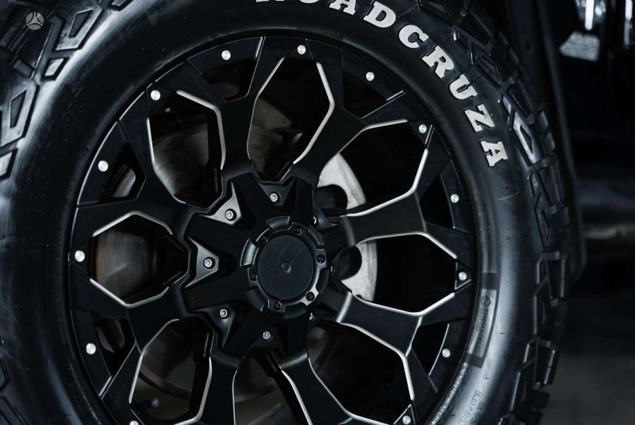 Black Jeep Wrangler 2019 in Vilnius, with an engine capacity of 2.00 L and mileage of 102 thousand km for 43998 €, photo 14 on AUTOMOTO.COM.LV