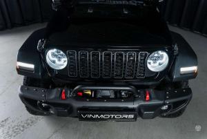Black Jeep Wrangler 2019 in Vilnius, with an engine capacity of 2.00 L and mileage of 102 thousand km for 43998 €, photo 15 on AUTOMOTO.COM.LV