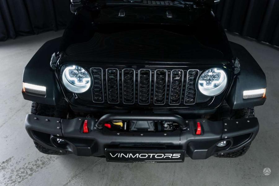 Black Jeep Wrangler 2019 in Vilnius, with an engine capacity of 2.00 L and mileage of 102 thousand km for 43998 €, photo 15 on AUTOMOTO.COM.LV