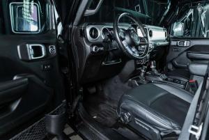 Black Jeep Wrangler 2019 in Vilnius, with an engine capacity of 2.00 L and mileage of 102 thousand km for 43998 €, photo 17 on AUTOMOTO.COM.LV