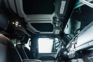 Black Jeep Wrangler 2019 in Vilnius, with an engine capacity of 2.00 L and mileage of 102 thousand km for 43998 €, photo 30 on AUTOMOTO.COM.LV