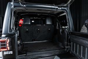Black Jeep Wrangler 2019 in Vilnius, with an engine capacity of 2.00 L and mileage of 102 thousand km for 43998 €, photo 33 on AUTOMOTO.COM.LV