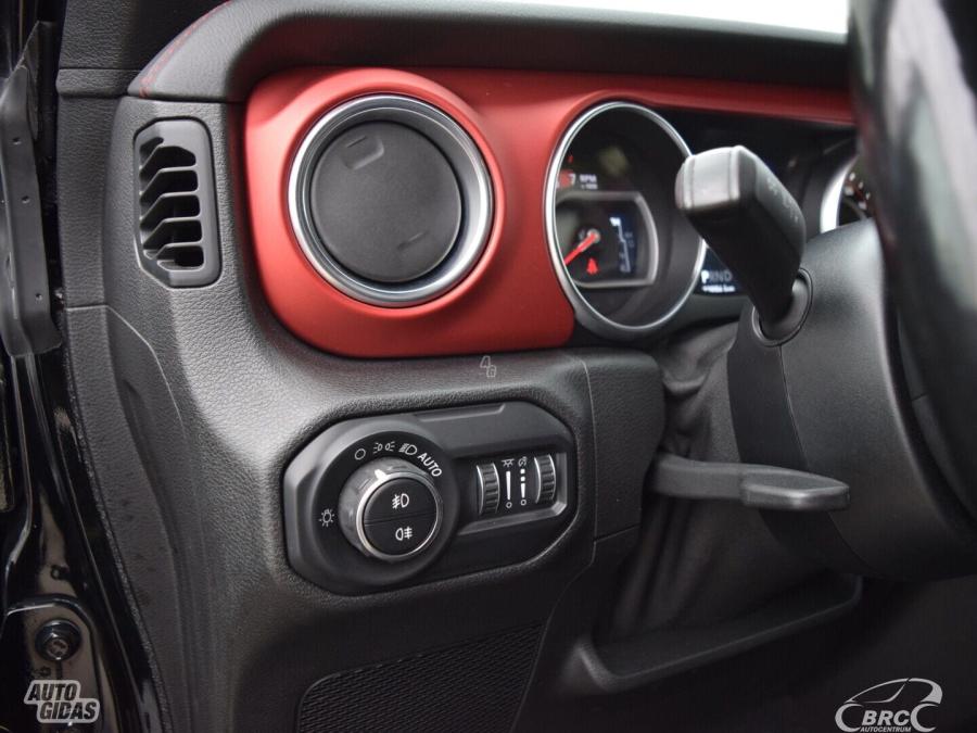 Melns Jeep Wrangler 2020 Rīga, ar dzinēja tilpumu 2.00 L un nobraukumu 73 tūkst. km par 39900 €, foto 9 vietnē AUTOMOTO.COM.LV