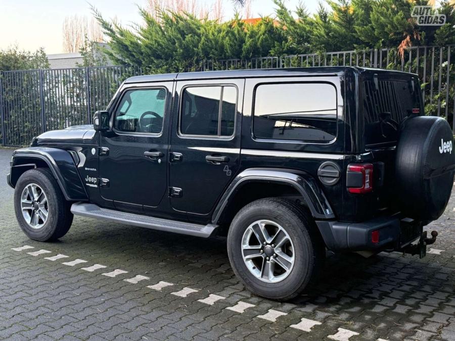Black Jeep Wrangler 2020 in Kaunas, with an engine capacity of 2.10 L and mileage of 31 thousand km for 30537 €, photo 4 on AUTOMOTO.COM.LV