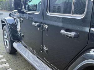 Black Jeep Wrangler 2020 in Kaunas, with an engine capacity of 2.10 L and mileage of 31 thousand km for 30537 €, photo 6 on AUTOMOTO.COM.LV