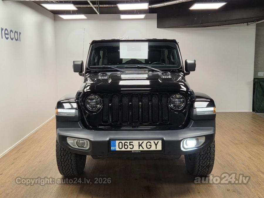 Black Jeep Wrangler 2020 in Tallinn, with an engine capacity of 2.00 L and mileage of 176 thousand km for 28900 €, photo 3 on AUTOMOTO.COM.LV