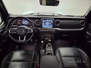 Black Jeep Wrangler 2020 in Tallinn, with an engine capacity of 2.00 L and mileage of 176 thousand km for 28900 €, photo 8 on AUTOMOTO.COM.LV