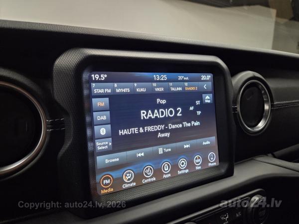 Black Jeep Wrangler 2020 in Tallinn, with an engine capacity of 2.00 L and mileage of 176 thousand km for 28900 €, photo 9 on AUTOMOTO.COM.LV