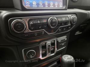 Black Jeep Wrangler 2020 in Tallinn, with an engine capacity of 2.00 L and mileage of 176 thousand km for 28900 €, photo 12 on AUTOMOTO.COM.LV