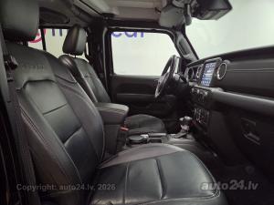 Black Jeep Wrangler 2020 in Tallinn, with an engine capacity of 2.00 L and mileage of 176 thousand km for 28900 €, photo 17 on AUTOMOTO.COM.LV