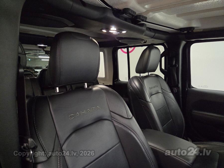 Black Jeep Wrangler 2020 in Tallinn, with an engine capacity of 2.00 L and mileage of 176 thousand km for 28900 €, photo 18 on AUTOMOTO.COM.LV