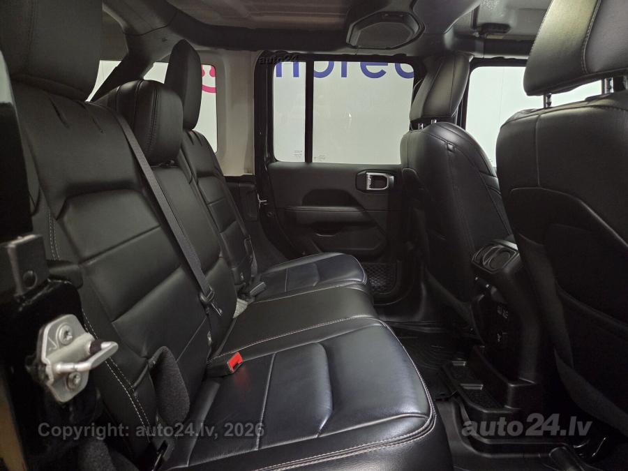 Black Jeep Wrangler 2020 in Tallinn, with an engine capacity of 2.00 L and mileage of 176 thousand km for 28900 €, photo 19 on AUTOMOTO.COM.LV