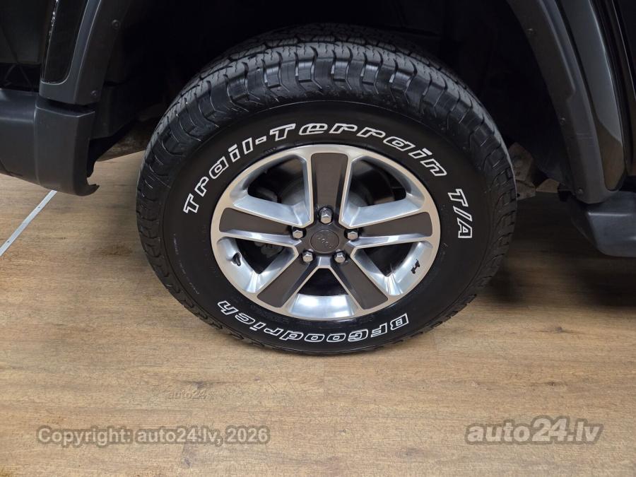 Black Jeep Wrangler 2020 in Tallinn, with an engine capacity of 2.00 L and mileage of 176 thousand km for 28900 €, photo 20 on AUTOMOTO.COM.LV