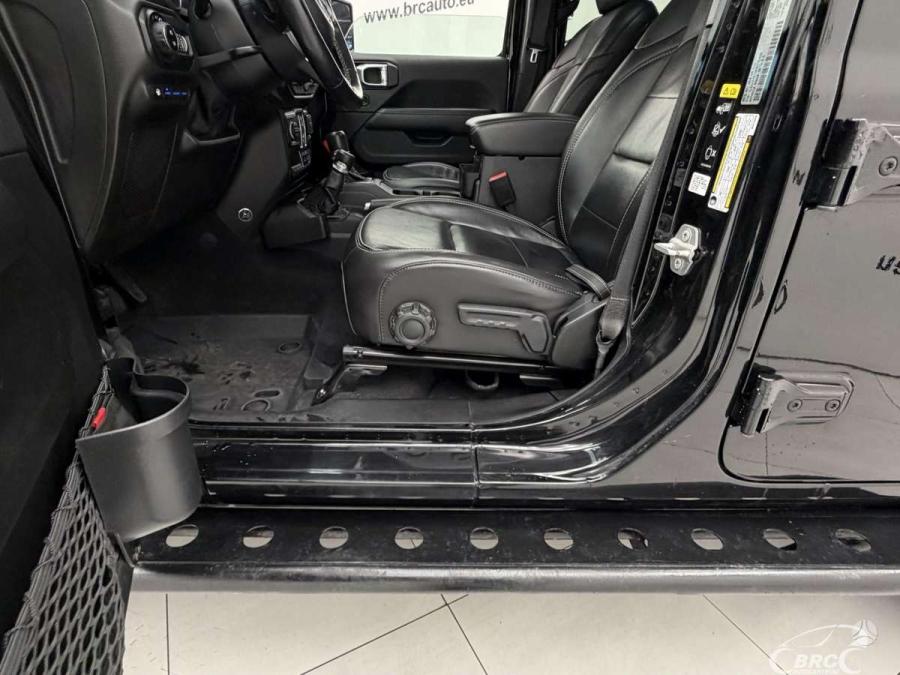 Melns Jeep Wrangler 2021 Viļņa, ar dzinēja tilpumu 2.00 L un nobraukumu 90 tūkst. km par 42900 €, foto 22 vietnē AUTOMOTO.COM.LV