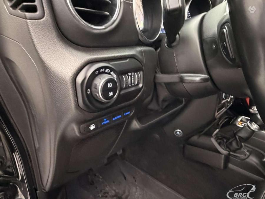 Melns Jeep Wrangler 2021 Viļņa, ar dzinēja tilpumu 2.00 L un nobraukumu 90 tūkst. km par 42900 €, foto 26 vietnē AUTOMOTO.COM.LV