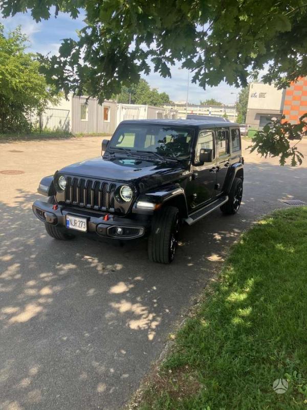 Melns Jeep Wrangler 2021 Klaipėda, ar dzinēja tilpumu 3.60 L un nobraukumu 97 tūkst. km par 31900 €, foto 2 vietnē AUTOMOTO.COM.LV