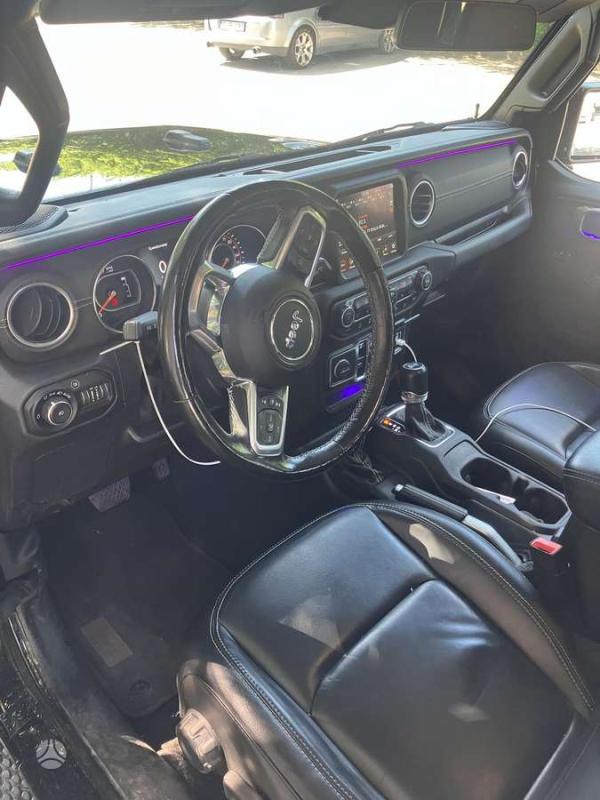 Melns Jeep Wrangler 2021 Klaipėda, ar dzinēja tilpumu 3.60 L un nobraukumu 97 tūkst. km par 31900 €, foto 7 vietnē AUTOMOTO.COM.LV