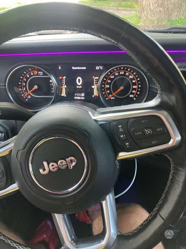 Melns Jeep Wrangler 2021 Klaipėda, ar dzinēja tilpumu 3.60 L un nobraukumu 97 tūkst. km par 31900 €, foto 8 vietnē AUTOMOTO.COM.LV