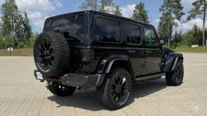 Black Jeep Wrangler 2021 in Vilnius, with an engine capacity of 2.00 L and mileage of 90 thousand km for 35000 €, photo 6 on AUTOMOTO.COM.LV