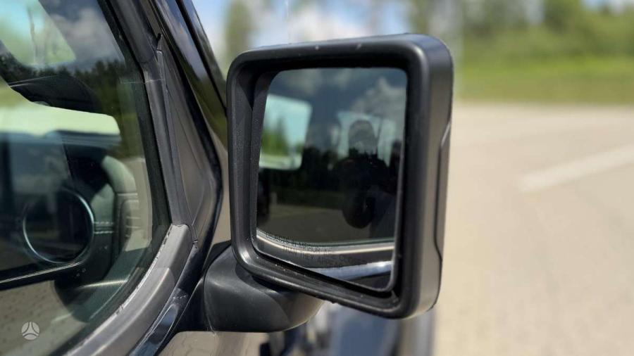 Black Jeep Wrangler 2021 in Vilnius, with an engine capacity of 2.00 L and mileage of 90 thousand km for 35000 €, photo 12 on AUTOMOTO.COM.LV