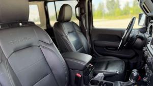 Black Jeep Wrangler 2021 in Vilnius, with an engine capacity of 2.00 L and mileage of 90 thousand km for 35000 €, photo 18 on AUTOMOTO.COM.LV
