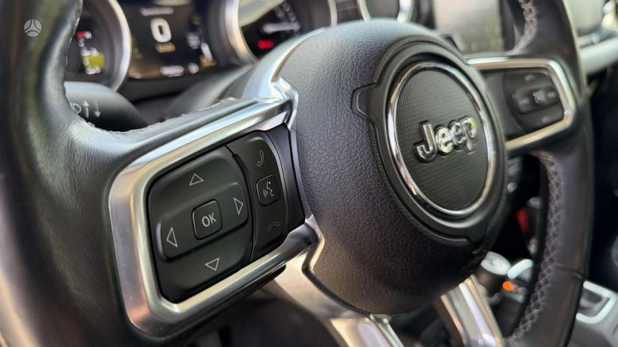 Black Jeep Wrangler 2021 in Vilnius, with an engine capacity of 2.00 L and mileage of 90 thousand km for 35000 €, photo 19 on AUTOMOTO.COM.LV