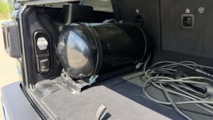 Black Jeep Wrangler 2021 in Vilnius, with an engine capacity of 2.00 L and mileage of 90 thousand km for 35000 €, photo 25 on AUTOMOTO.COM.LV