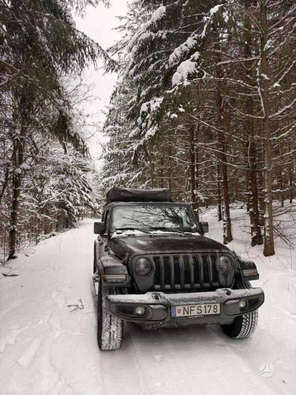 Melns Jeep Wrangler 2021 Kauņa, ar dzinēja tilpumu 2.00 L un nobraukumu 109 tūkst. km par 32999 €, foto 4 vietnē AUTOMOTO.COM.LV