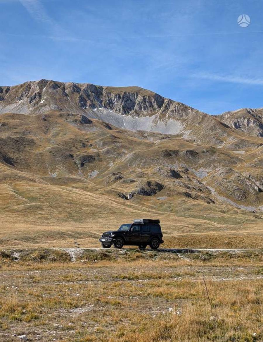 Melns Jeep Wrangler 2021 Kauņa, ar dzinēja tilpumu 2.00 L un nobraukumu 109 tūkst. km par 32999 €, foto 8 vietnē AUTOMOTO.COM.LV