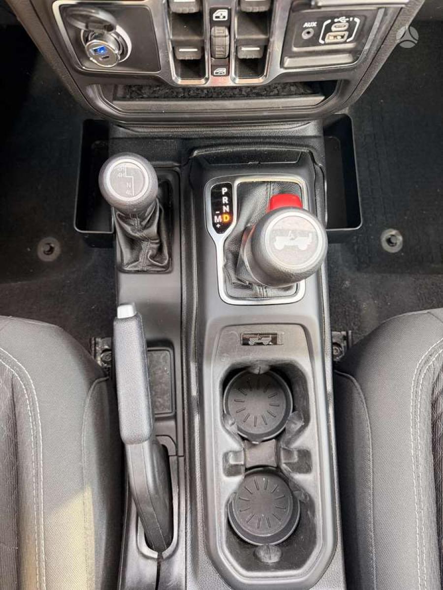 Melns Jeep Wrangler 2021 Kauņa, ar dzinēja tilpumu 2.00 L un nobraukumu 109 tūkst. km par 32999 €, foto 33 vietnē AUTOMOTO.COM.LV