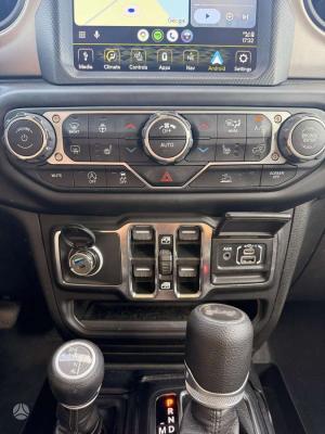 Melns Jeep Wrangler 2021 Kauņa, ar dzinēja tilpumu 2.00 L un nobraukumu 109 tūkst. km par 32999 €, foto 34 vietnē AUTOMOTO.COM.LV