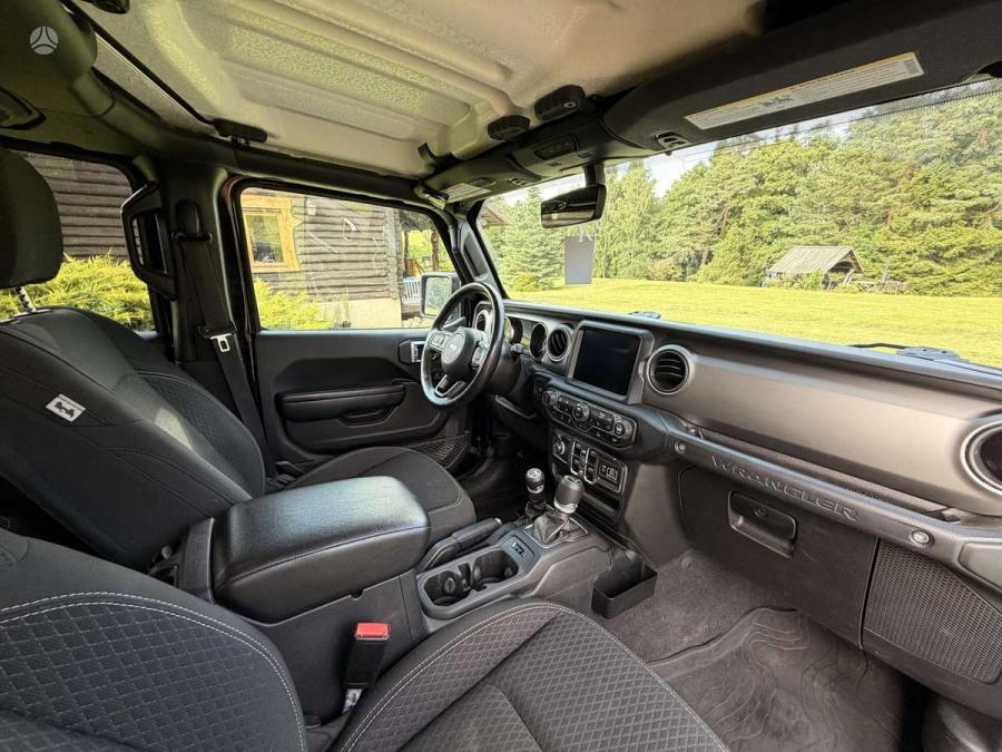 Melns Jeep Wrangler 2021 Kauņa, ar dzinēja tilpumu 2.00 L un nobraukumu 109 tūkst. km par 32999 €, foto 40 vietnē AUTOMOTO.COM.LV