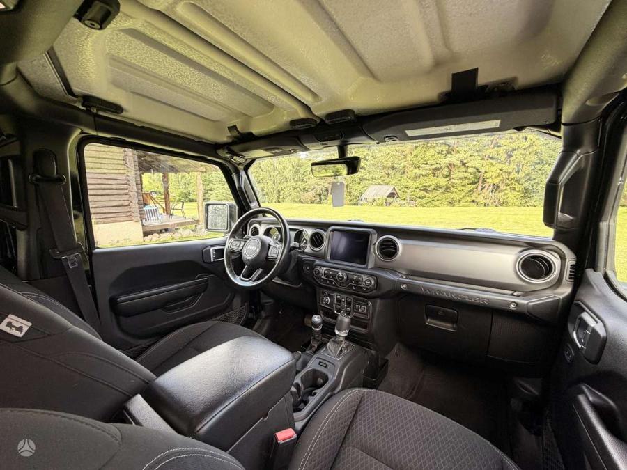Melns Jeep Wrangler 2021 Kauņa, ar dzinēja tilpumu 2.00 L un nobraukumu 109 tūkst. km par 32999 €, foto 43 vietnē AUTOMOTO.COM.LV