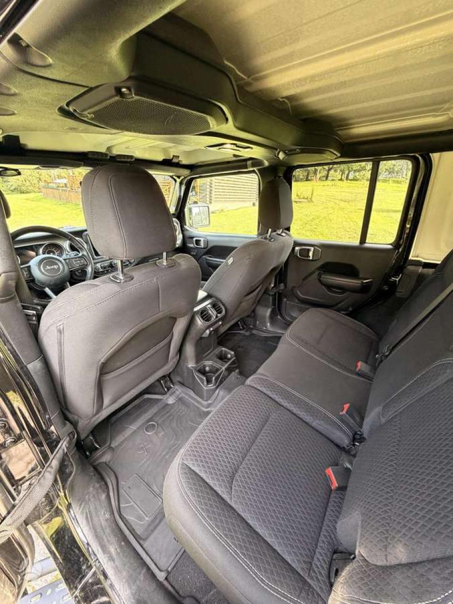 Melns Jeep Wrangler 2021 Kauņa, ar dzinēja tilpumu 2.00 L un nobraukumu 109 tūkst. km par 32999 €, foto 45 vietnē AUTOMOTO.COM.LV