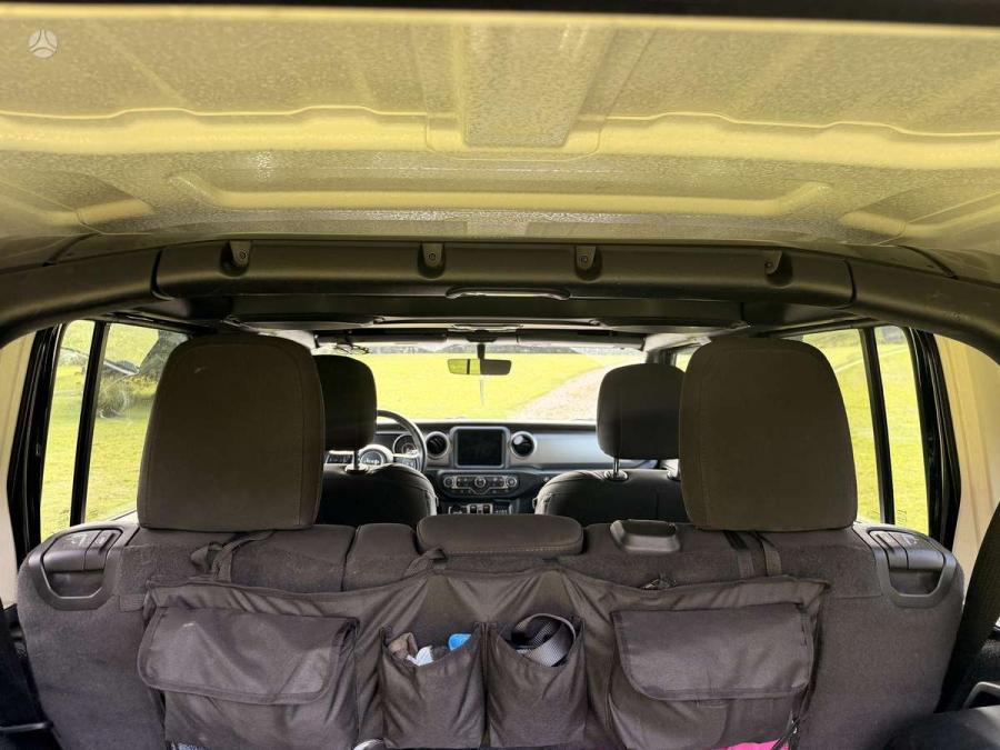 Melns Jeep Wrangler 2021 Kauņa, ar dzinēja tilpumu 2.00 L un nobraukumu 109 tūkst. km par 32999 €, foto 48 vietnē AUTOMOTO.COM.LV