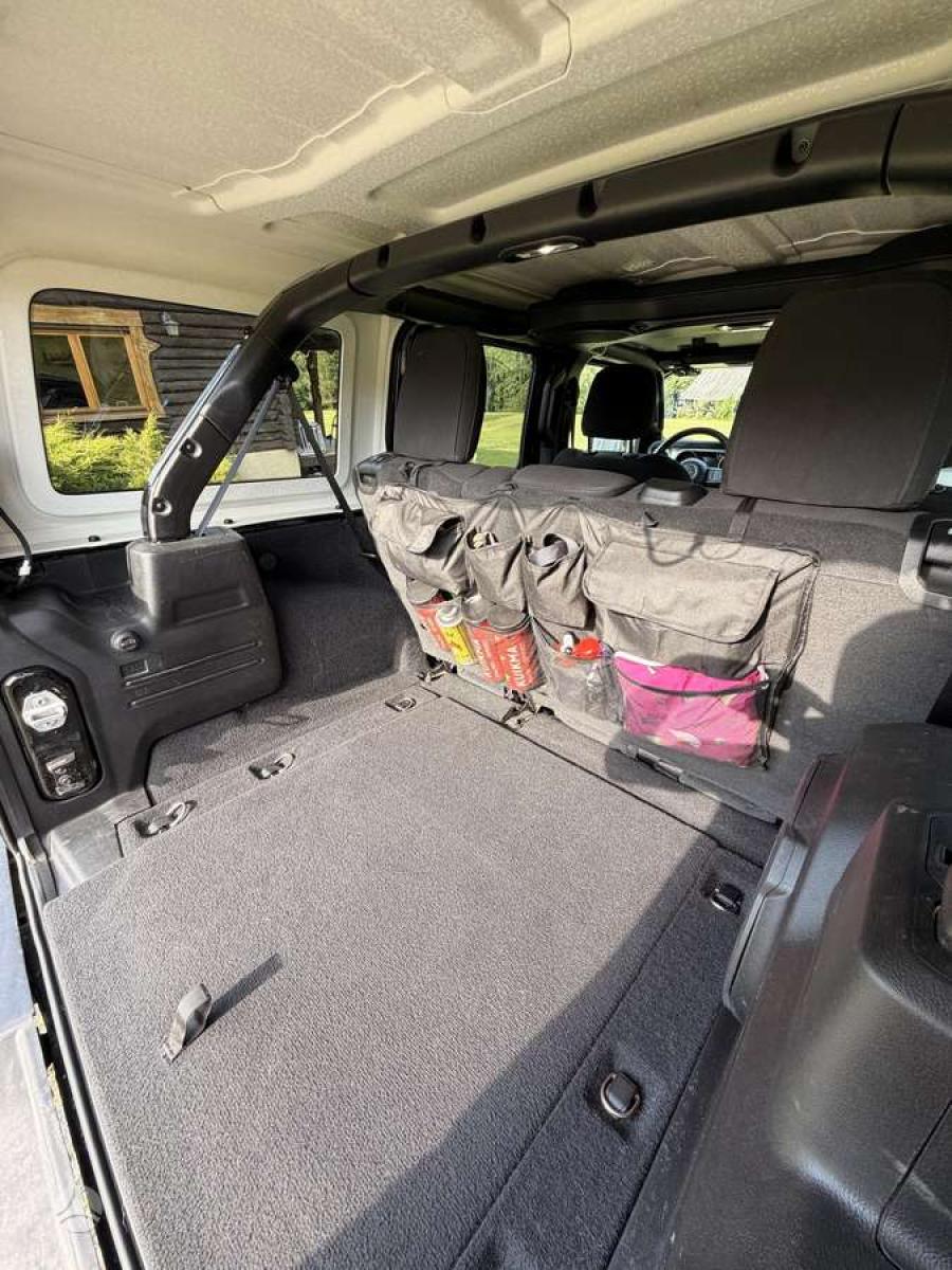 Melns Jeep Wrangler 2021 Kauņa, ar dzinēja tilpumu 2.00 L un nobraukumu 109 tūkst. km par 32999 €, foto 53 vietnē AUTOMOTO.COM.LV