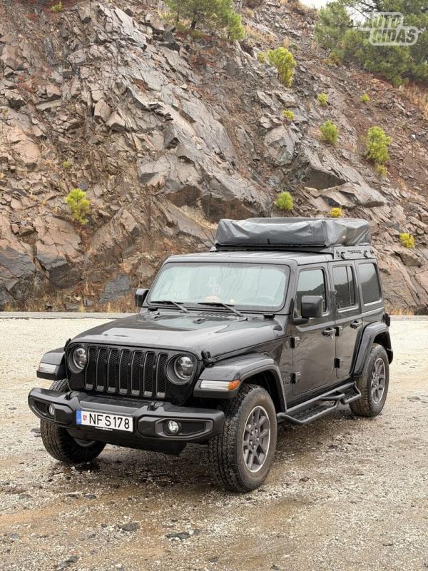 Melns Jeep Wrangler 2021 Kauņa, ar dzinēja tilpumu 2.00 L un nobraukumu 109 tūkst. km par 32899 €, foto 1 vietnē AUTOMOTO.COM.LV