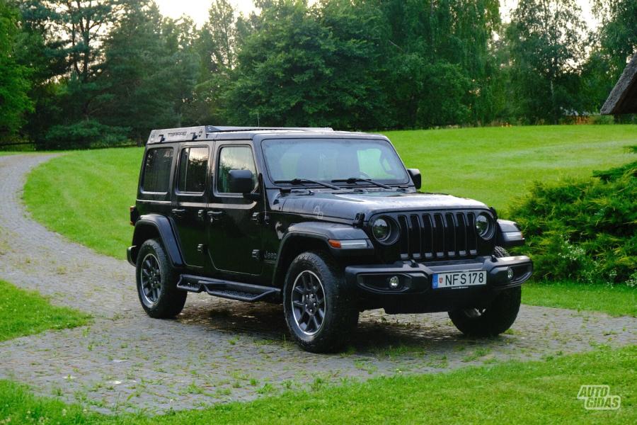 Black Jeep Wrangler 2021 in Kaunas, with an engine capacity of 2.00 L and mileage of 109 thousand km for 32899 €, photo 3 on AUTOMOTO.COM.LV
