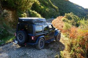 Black Jeep Wrangler 2021 in Kaunas, with an engine capacity of 2.00 L and mileage of 109 thousand km for 32899 €, photo 4 on AUTOMOTO.COM.LV